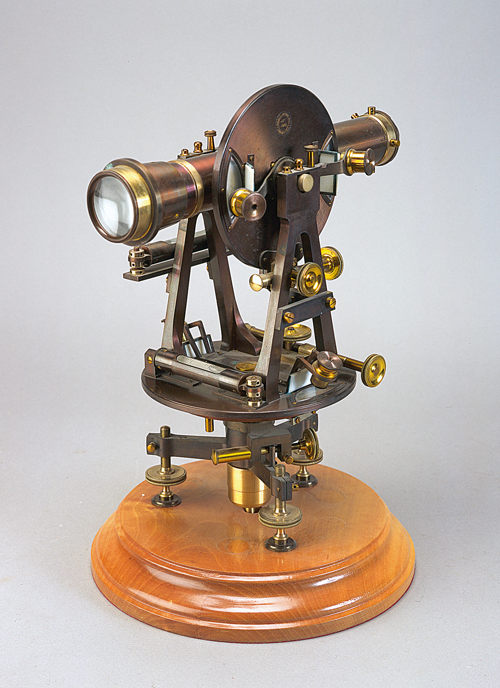 Colección de instrumentos - Instituto Geográfico Nacional